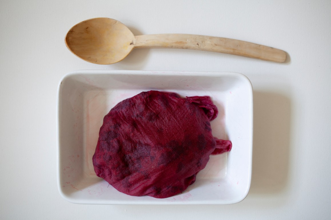 How to dye fabric using berries